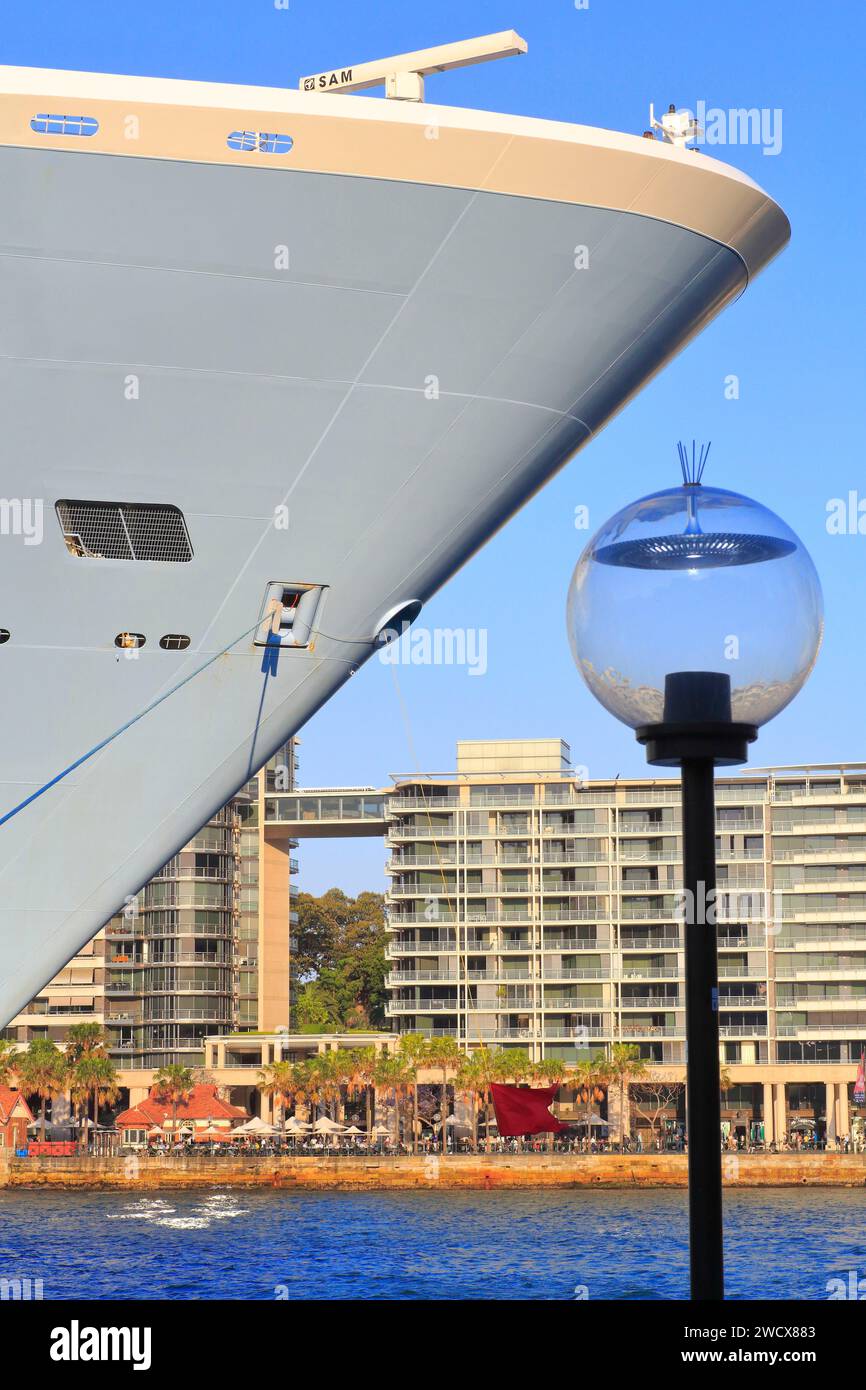 Australia, New South Wales, Sydney, Circular Quay, cruise ship in the ...