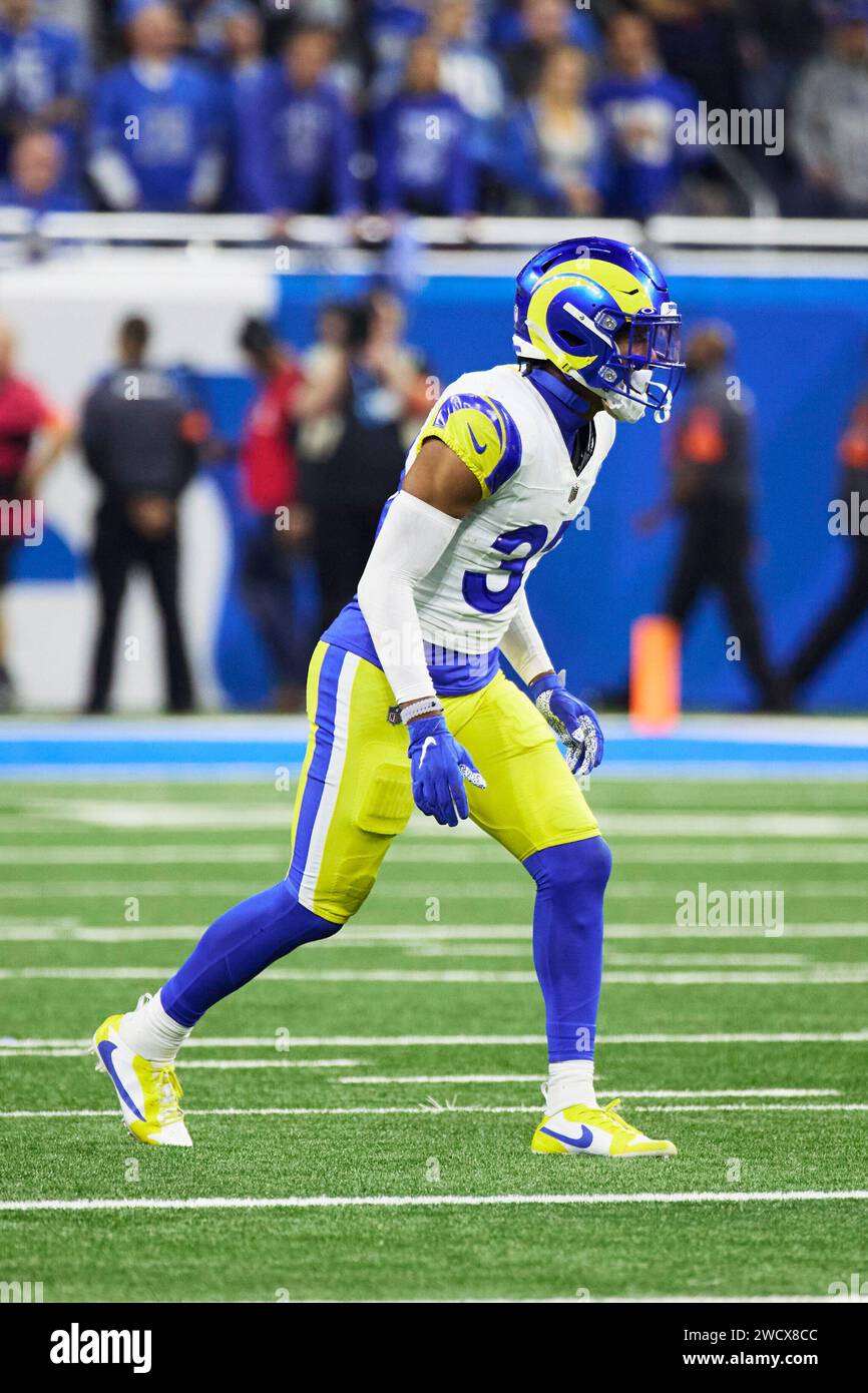 Los Angeles Rams safety Quentin Lake (37) pursues a play on defense ...