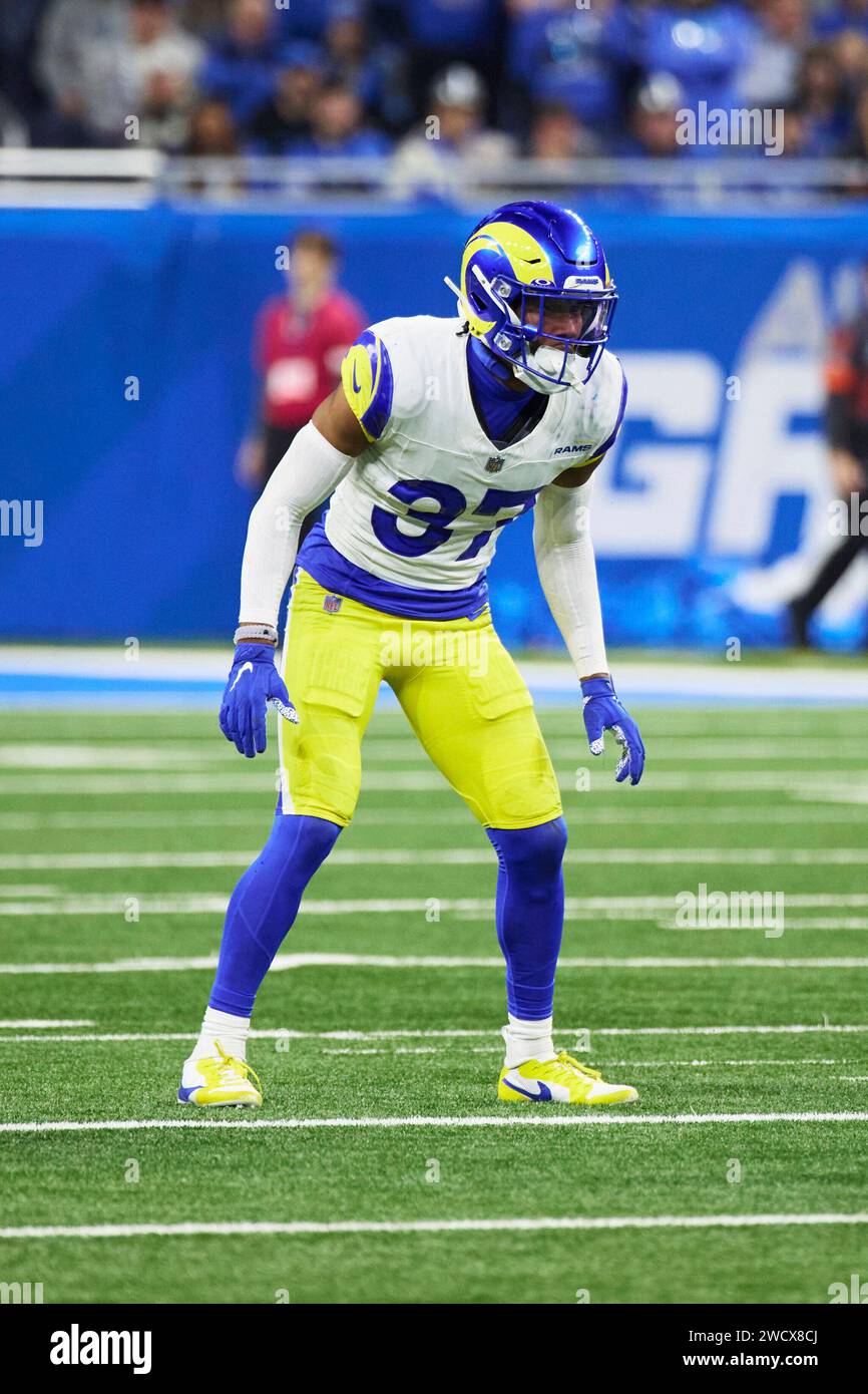 Los Angeles Rams safety Quentin Lake (37) pursues a play on defense ...