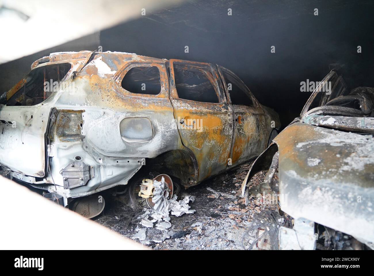 Car in garage lot smoke hi-res stock photography and images - Alamy