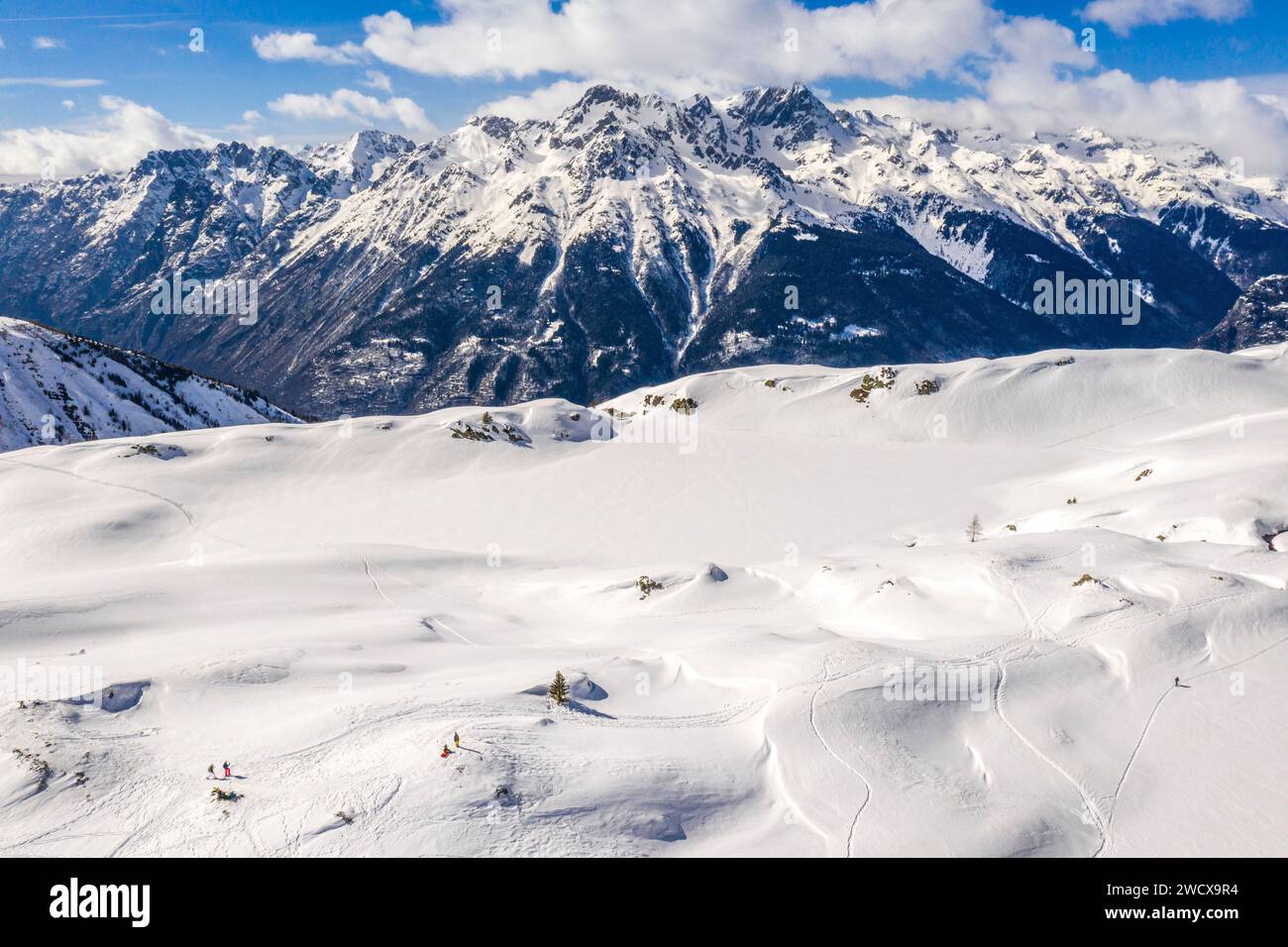France, Isere, Oz, massif des Grandes Rousses, vue aérienne de la ...