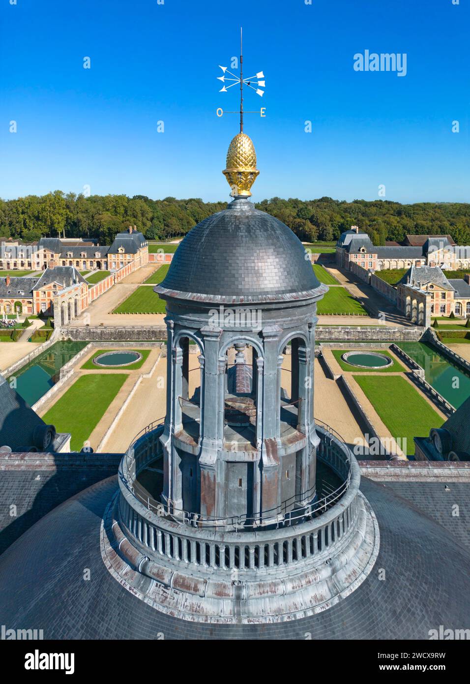 Garden on top of building hi-res stock photography and images - Alamy