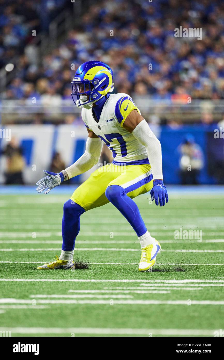 Los Angeles Rams safety Quentin Lake (37) pursues a play on defense ...