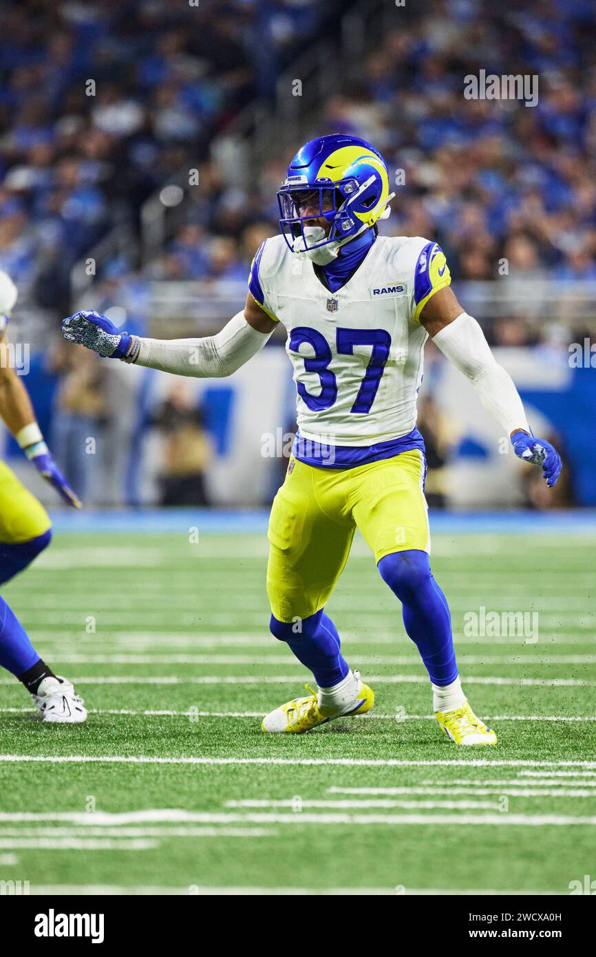 Los Angeles Rams safety Quentin Lake (37) pursues a play on defense ...