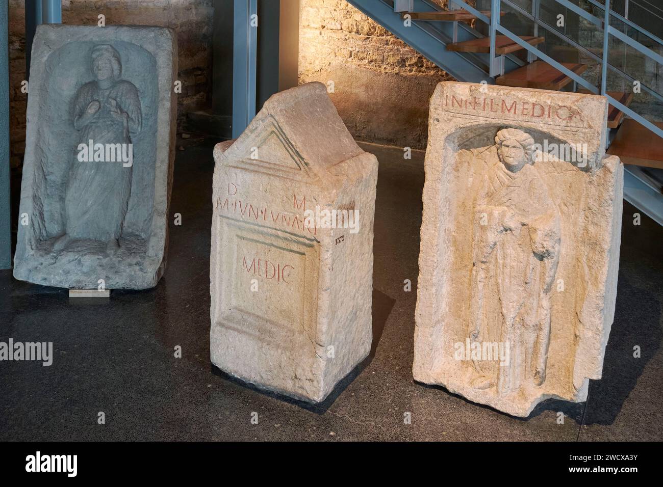 Gallo roman statue hi-res stock photography and images - Alamy