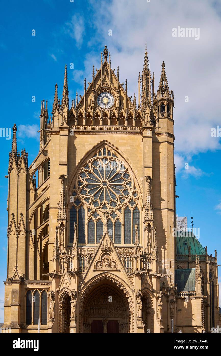 Vertical gothic composition hi-res stock photography and images - Alamy