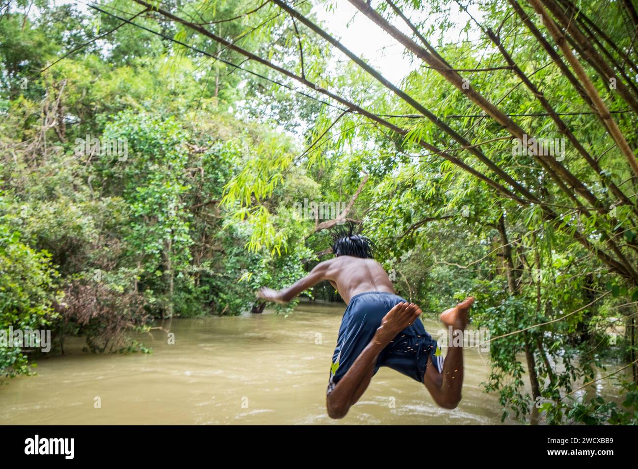 Boys river cambodia hi-res stock photography and images - Alamy