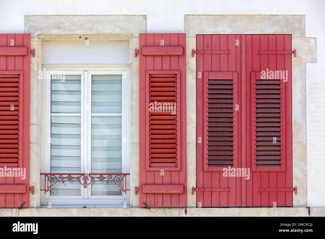 House with no windows hi-res stock photography and images - Alamy