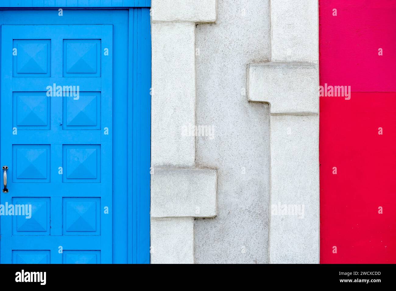 Red and blue building facade hi-res stock photography and images - Alamy