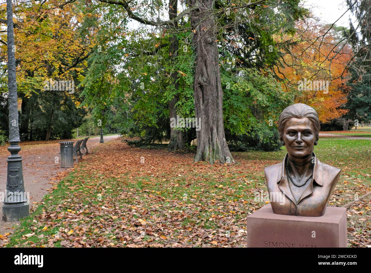 Bust of simone veil hi-res stock photography and images - Alamy