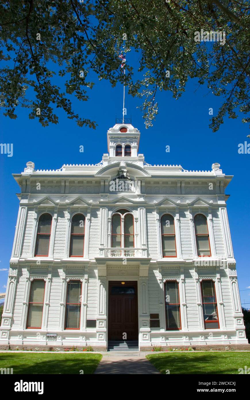 Mono County Courthouse, Bridgeport, Eastern Sierra Scenic Byway ...