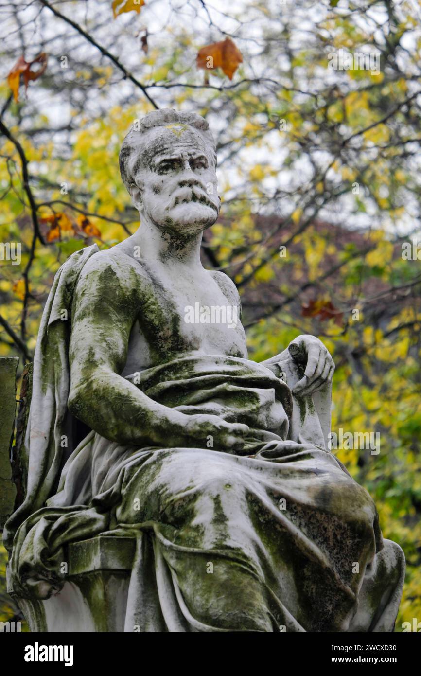 Victor hugo statue hi-res stock photography and images - Alamy