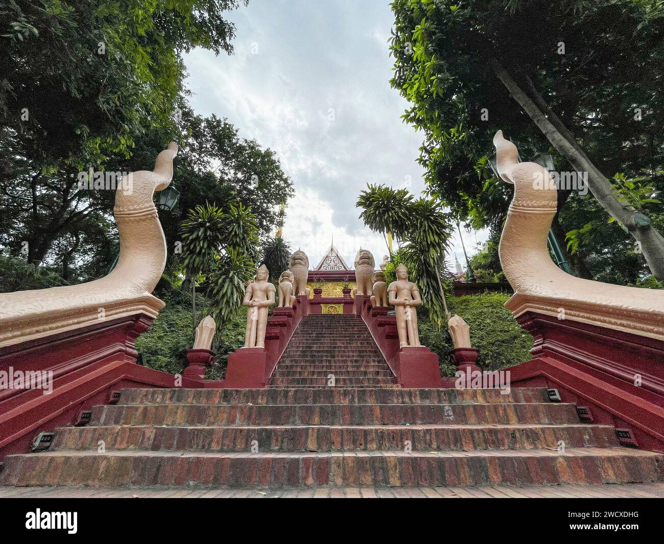 Cambodia, Phnom Penh, Wat Phnom temple Stock Photo - Alamy