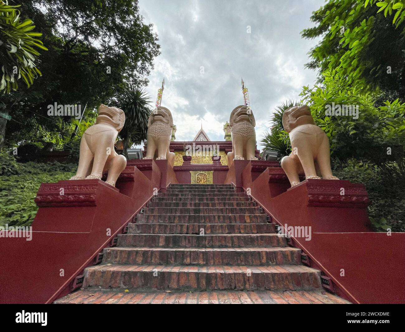 Cambodia, Phnom Penh, Wat Phnom temple Stock Photo - Alamy