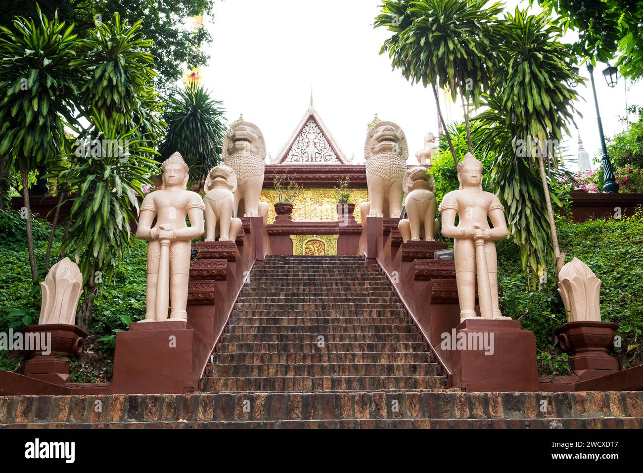 Cambodia, Phnom Penh, Wat Phnom temple Stock Photo - Alamy