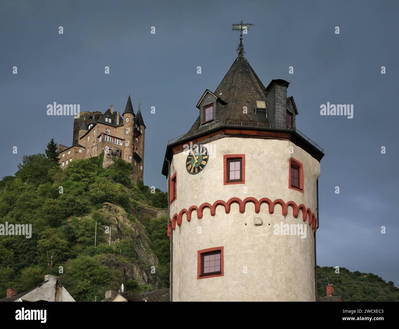 Round tower (Runder turm) and Katz Castle (Burg Katz) in Sankt ...