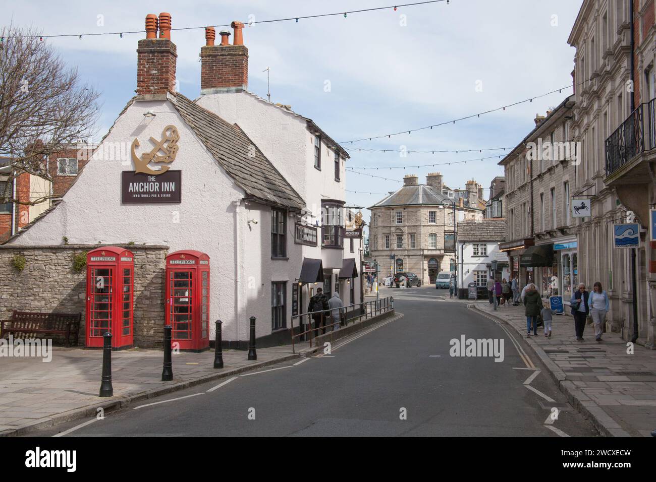Rows of shops and houses hi-res stock photography and images - Alamy