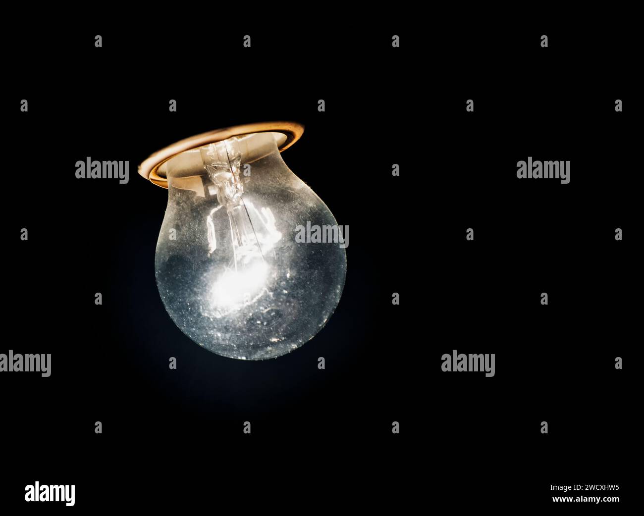 Light bulb green screen hi-res stock photography and images - Alamy