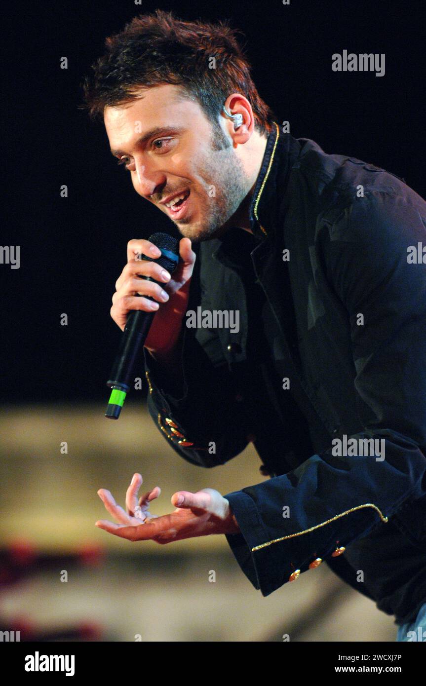Cesare cremonini images 2006 hi-res stock photography and images - Alamy