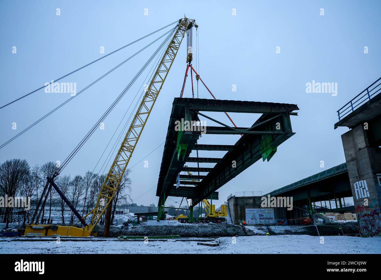 Kran heben beton hi-res stock photography and images - Alamy