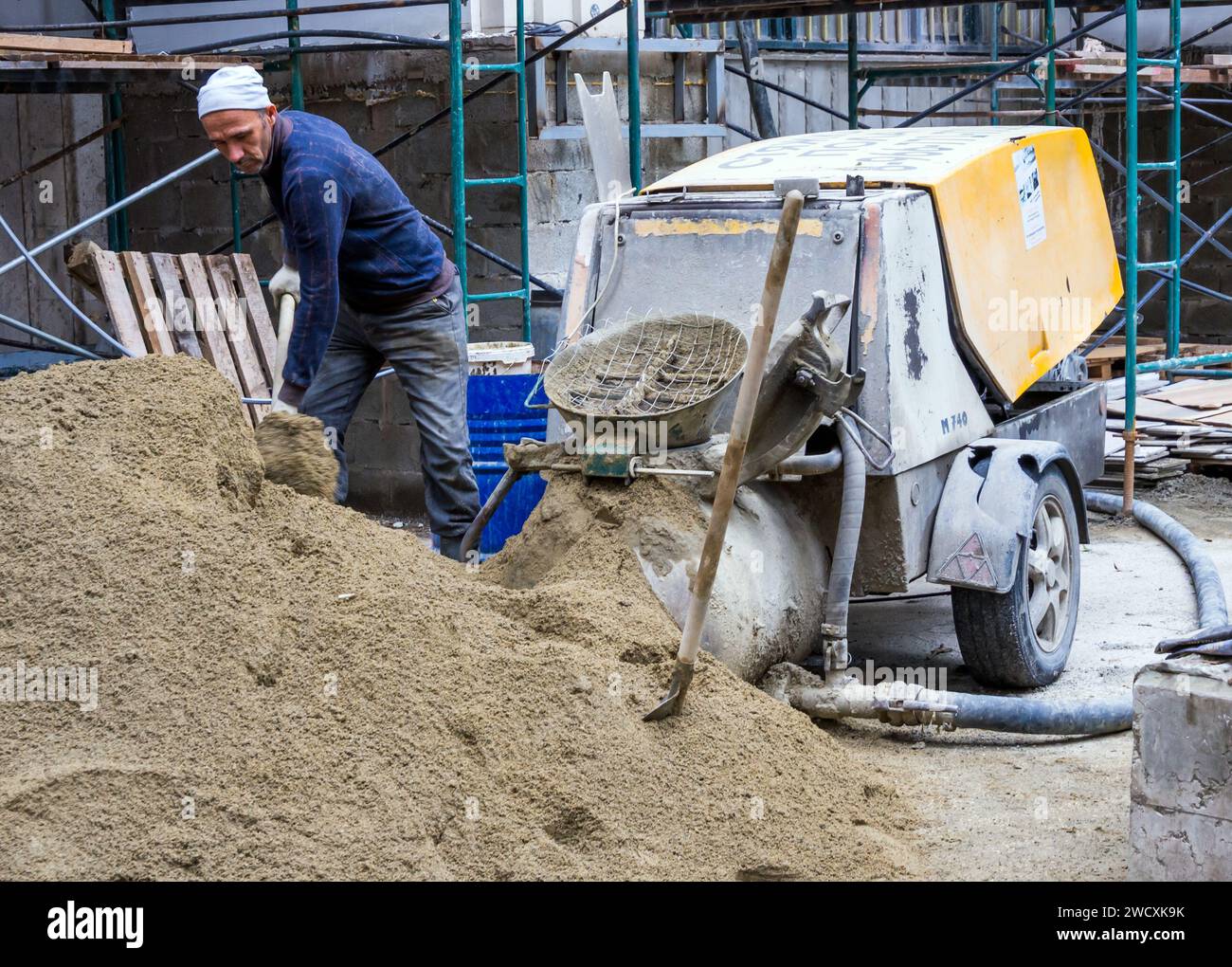 Semi dry concrete hi-res stock photography and images - Alamy