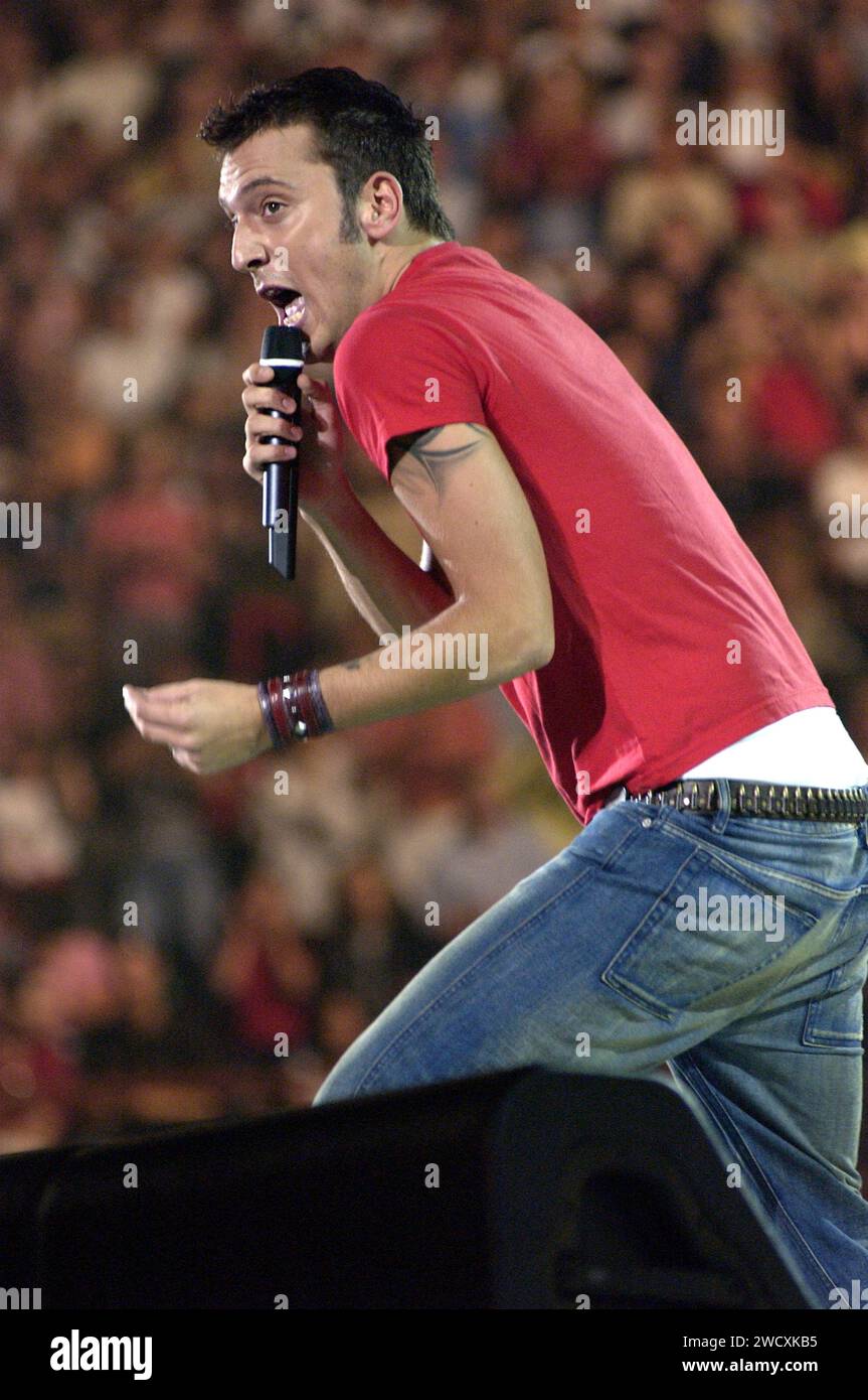 Cesare cremonini fotografie 2002 hi-res stock photography and images ...