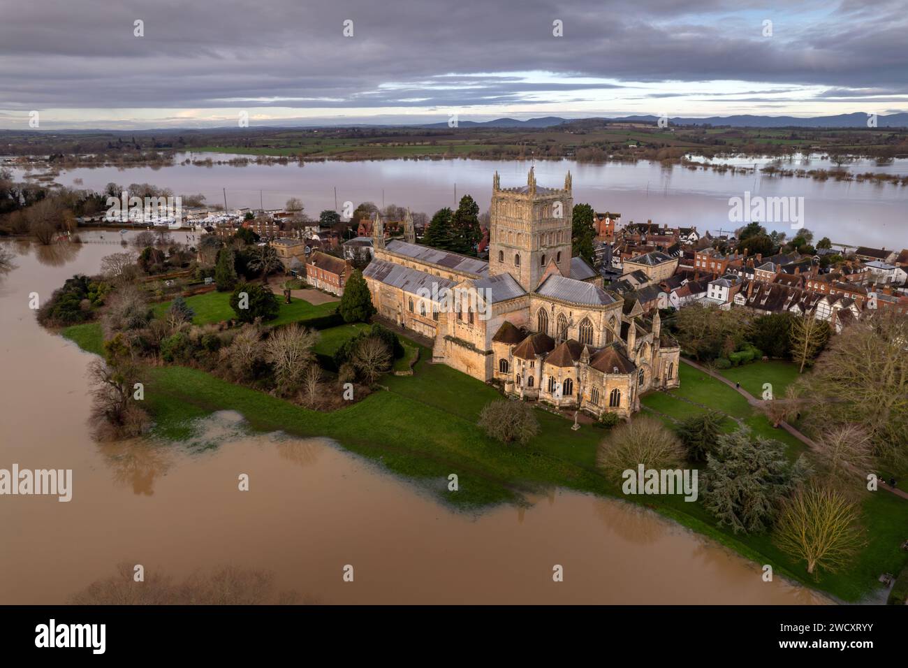 Tewkesbury Abbey surrounded by floodwater in Jan 2024 Stock Photo - Alamy