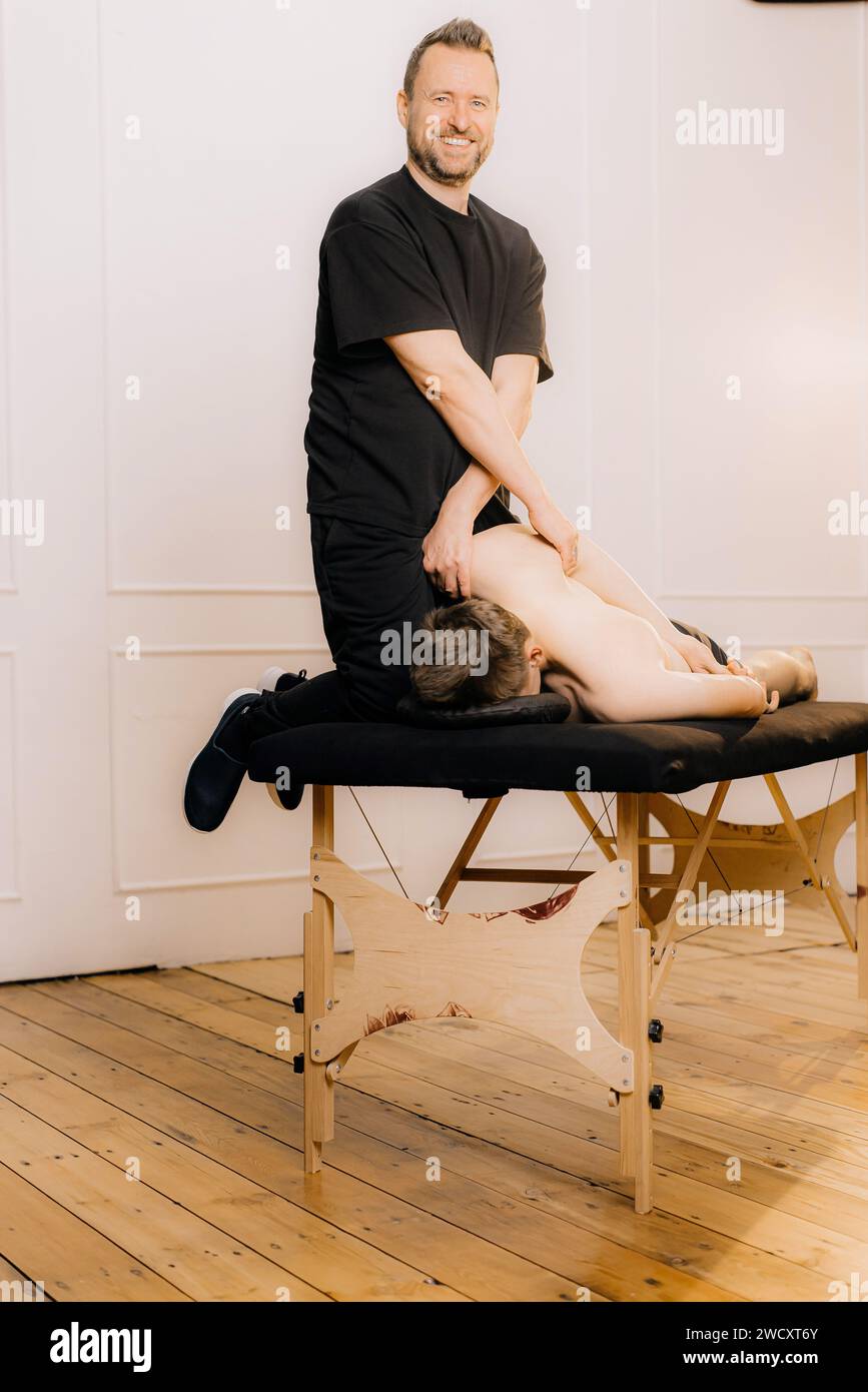 Modern rehabilitation physiotherapy worker with client Stock Photo - Alamy