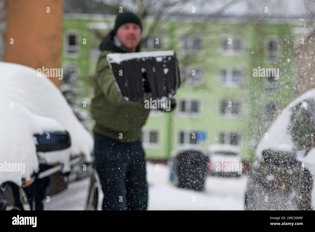 Guy shoveling snow in storm hi-res stock photography and images - Alamy