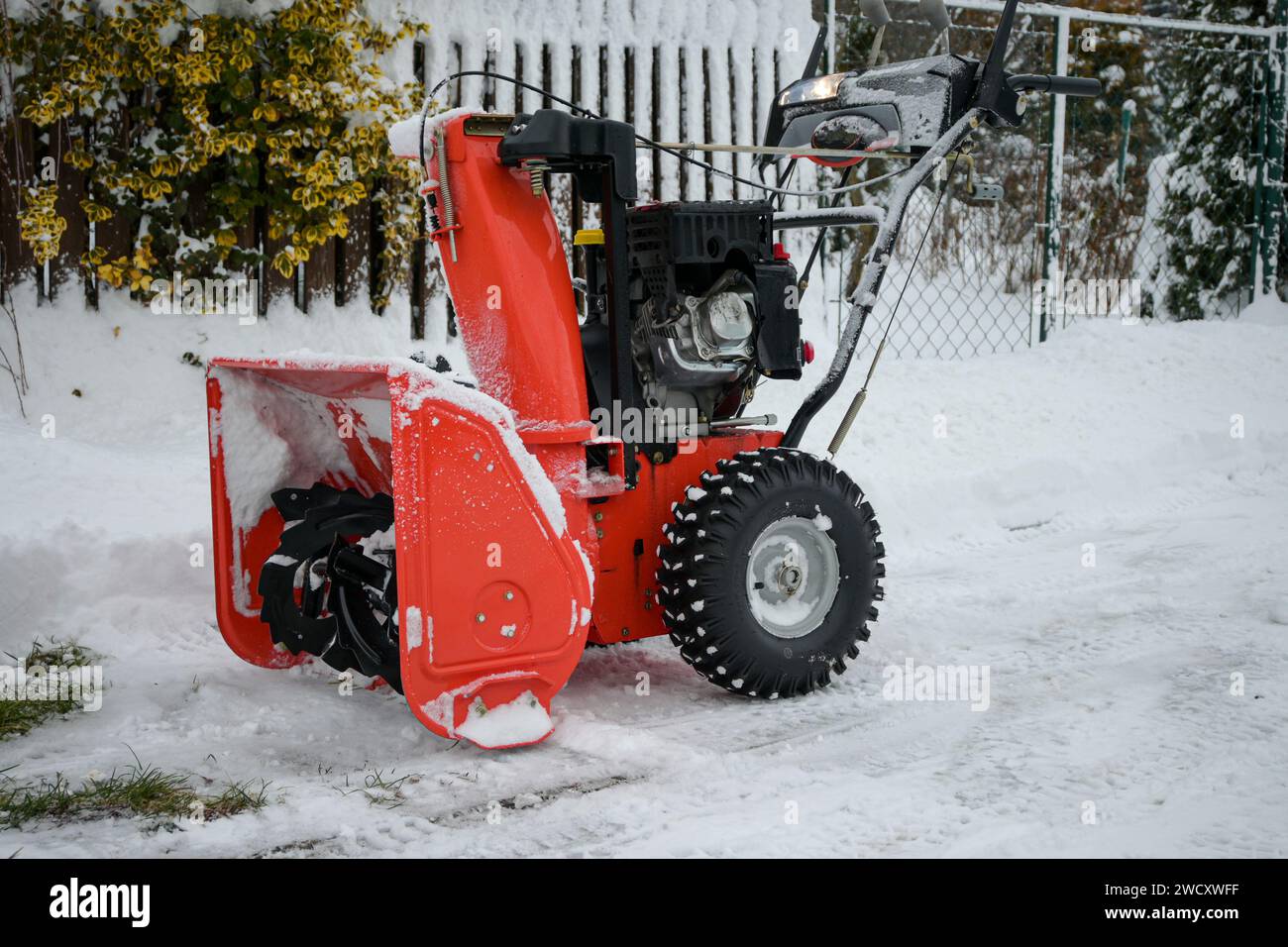 People walking close frozen hi-res stock photography and images - Alamy