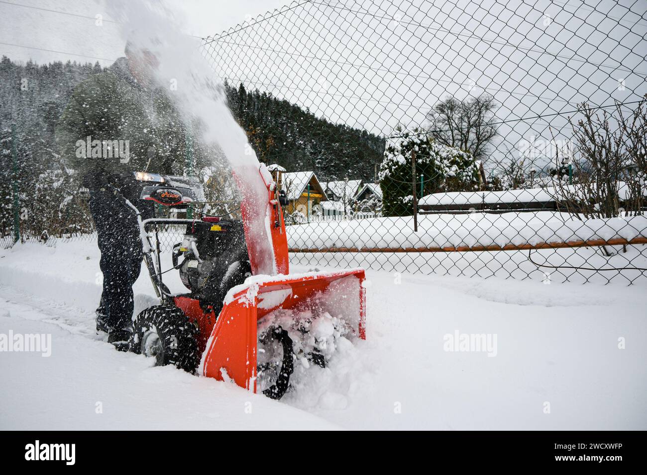 Men working with shovels hi-res stock photography and images - Alamy