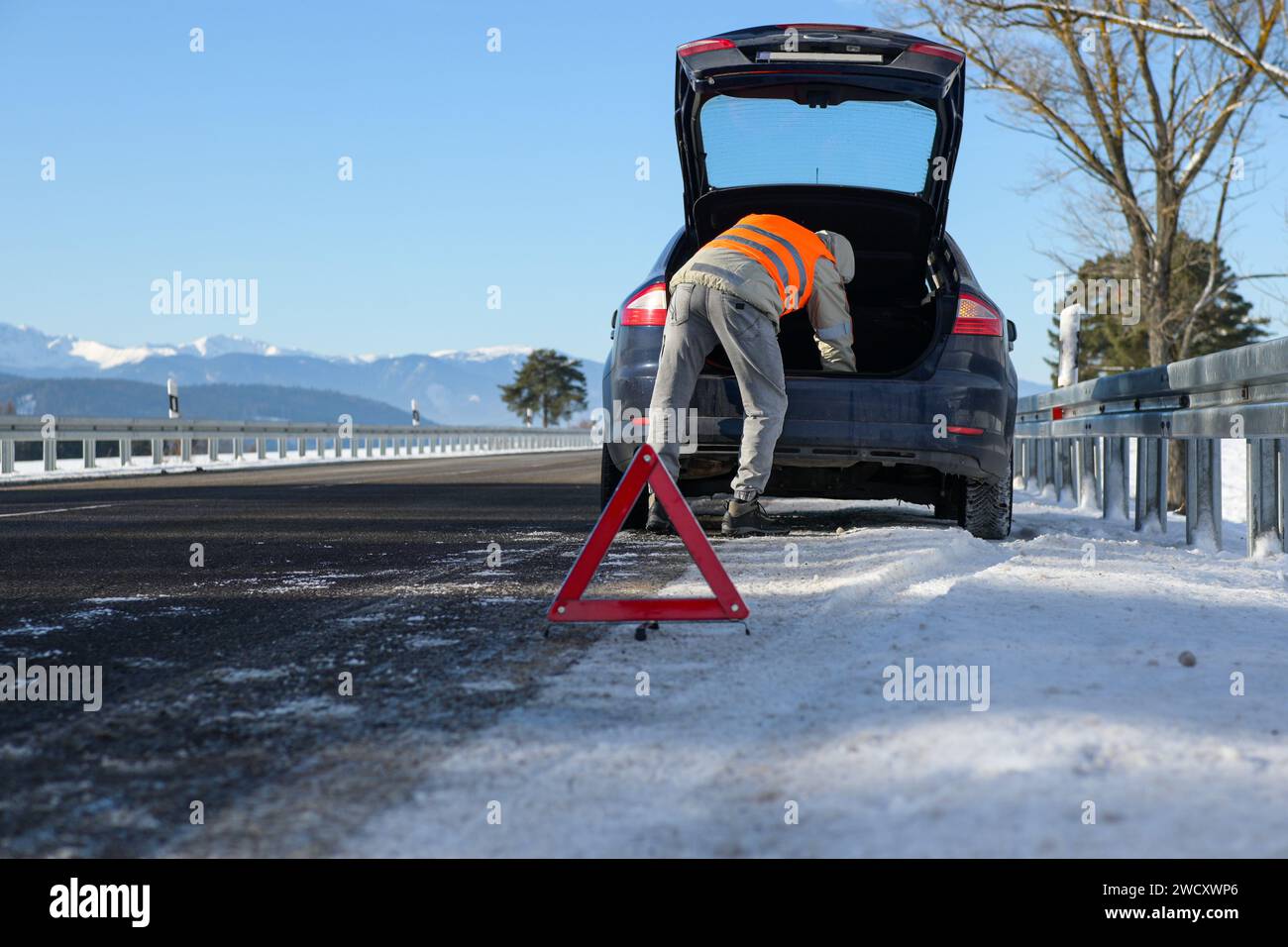 Car safety triangle hi-res stock photography and images - Alamy