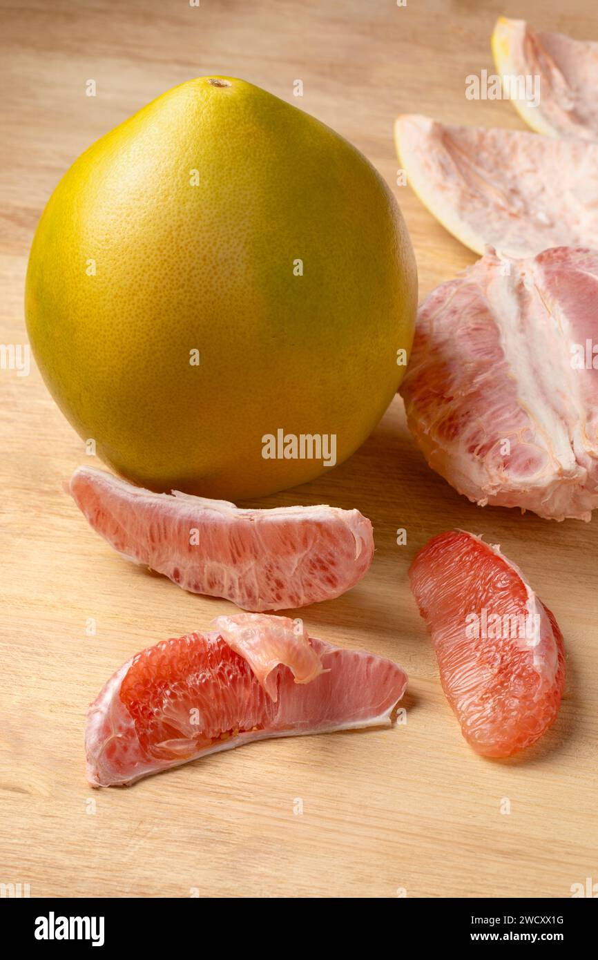 Whole fresh red Pomelo and peeled pomelo slices close up Stock Photo ...
