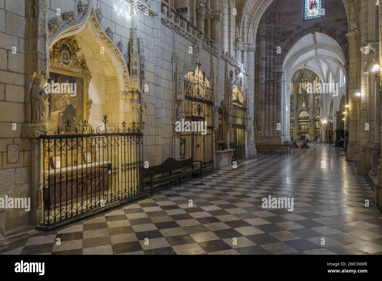 chapel and altarpieces in the naves and ambulatory of Mediterranean ...