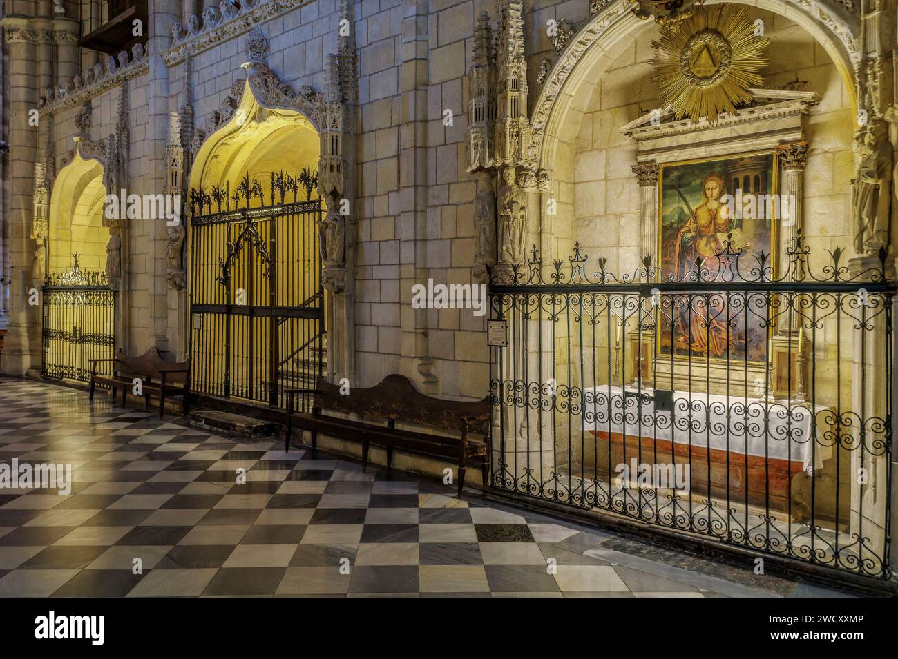 chapel and altarpieces in the naves and ambulatory of Mediterranean ...