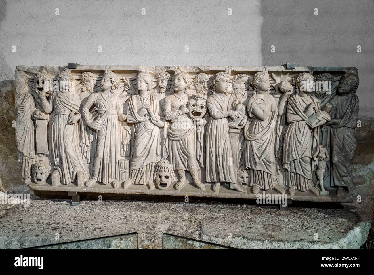 Frieze roman hi-res stock photography and images - Alamy