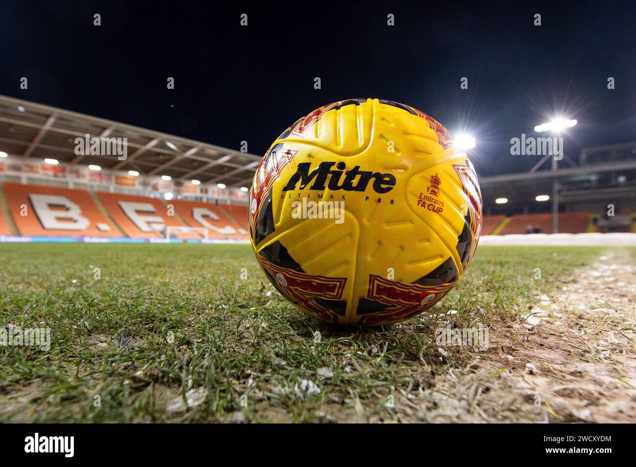 Fa cup ball 2024 hi-res stock photography and images - Alamy