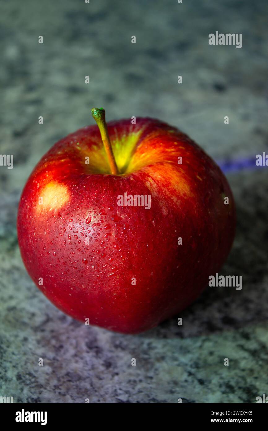 Apple health benefits hi-res stock photography and images - Alamy