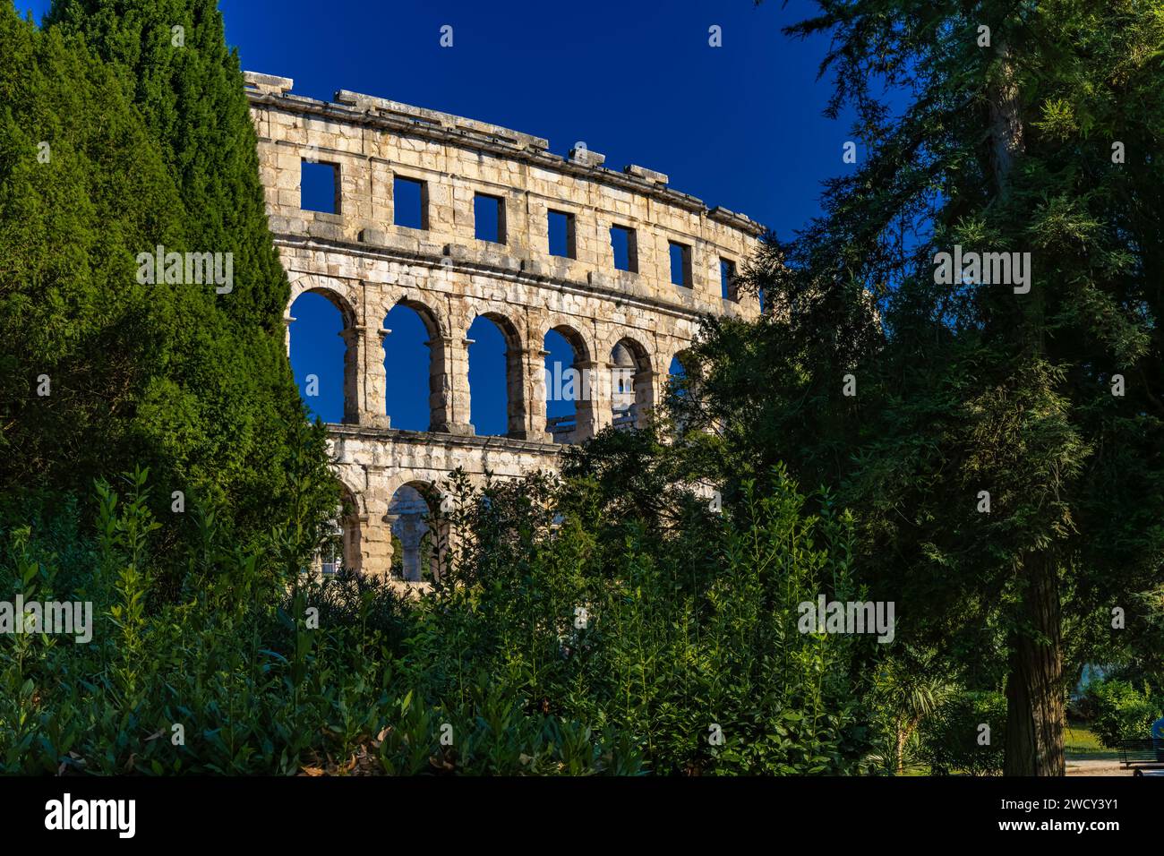 Amphitheater in Pula, gladiator fighting arena, monuments in Croatia ...