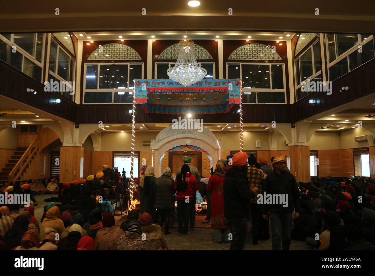 Sikh devotees gurudwara hi-res stock photography and images - Alamy