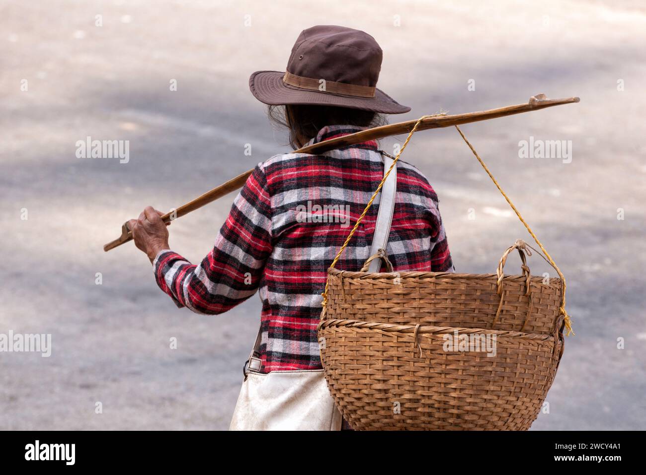 Bamboo carrying pole hi-res stock photography and images - Alamy