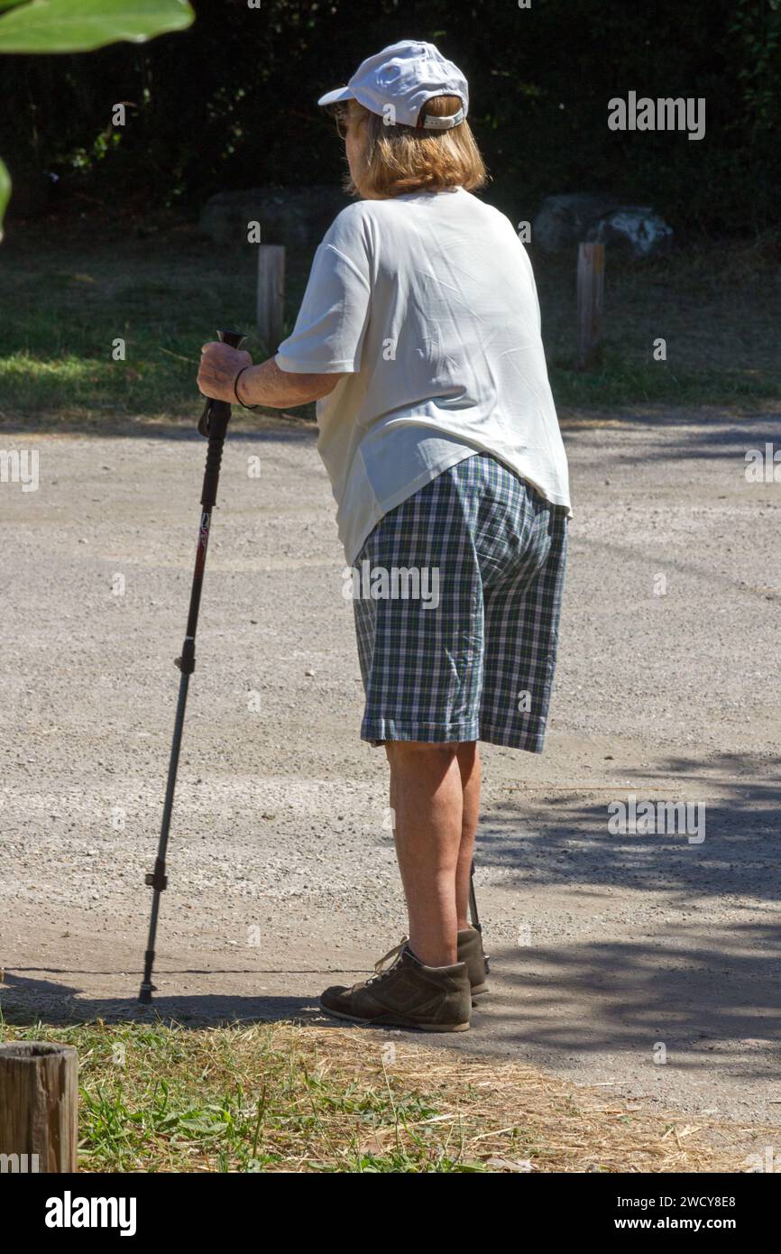 Elderly person having difficulty getting around Stock Photo - Alamy