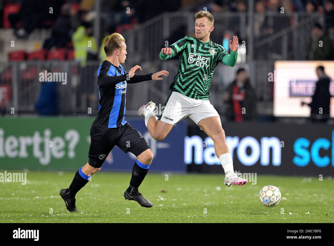 ALMERE - (l-r) Joey Jacobs of Almere City FC, Kaj Sierhuis of Fortuna Sittard during the TOTO ...