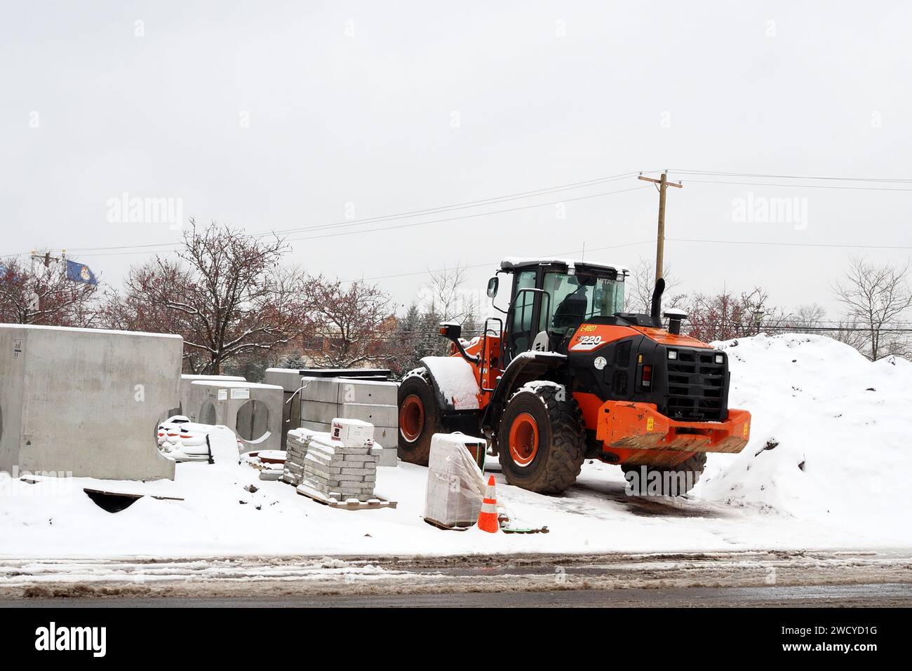 Construction worker snow winter hi-res stock photography and images - Alamy