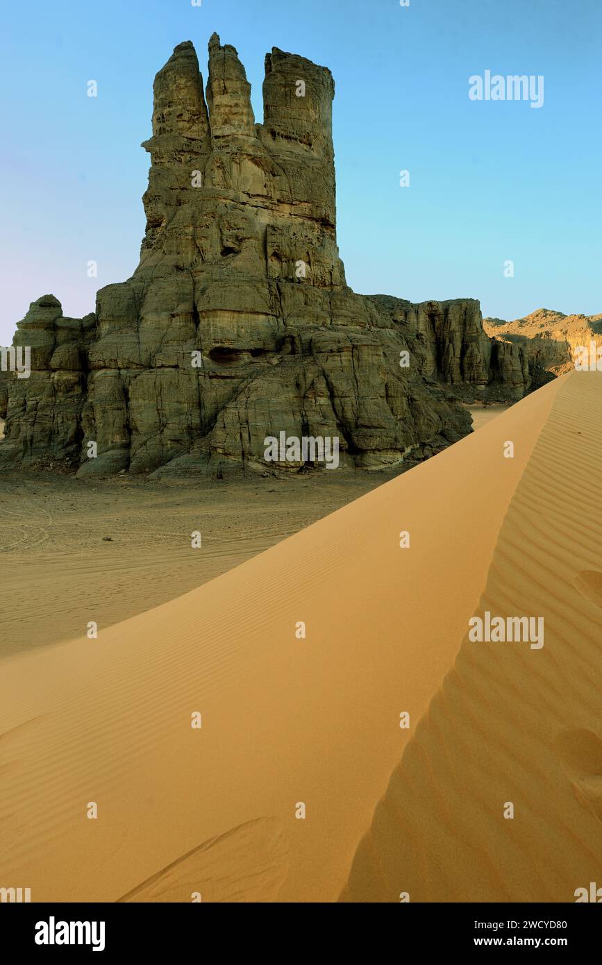 SAHARA DESERT WITH SAND DUNES, SAND PATTERNS AROUND DJANET OASIS IN ...