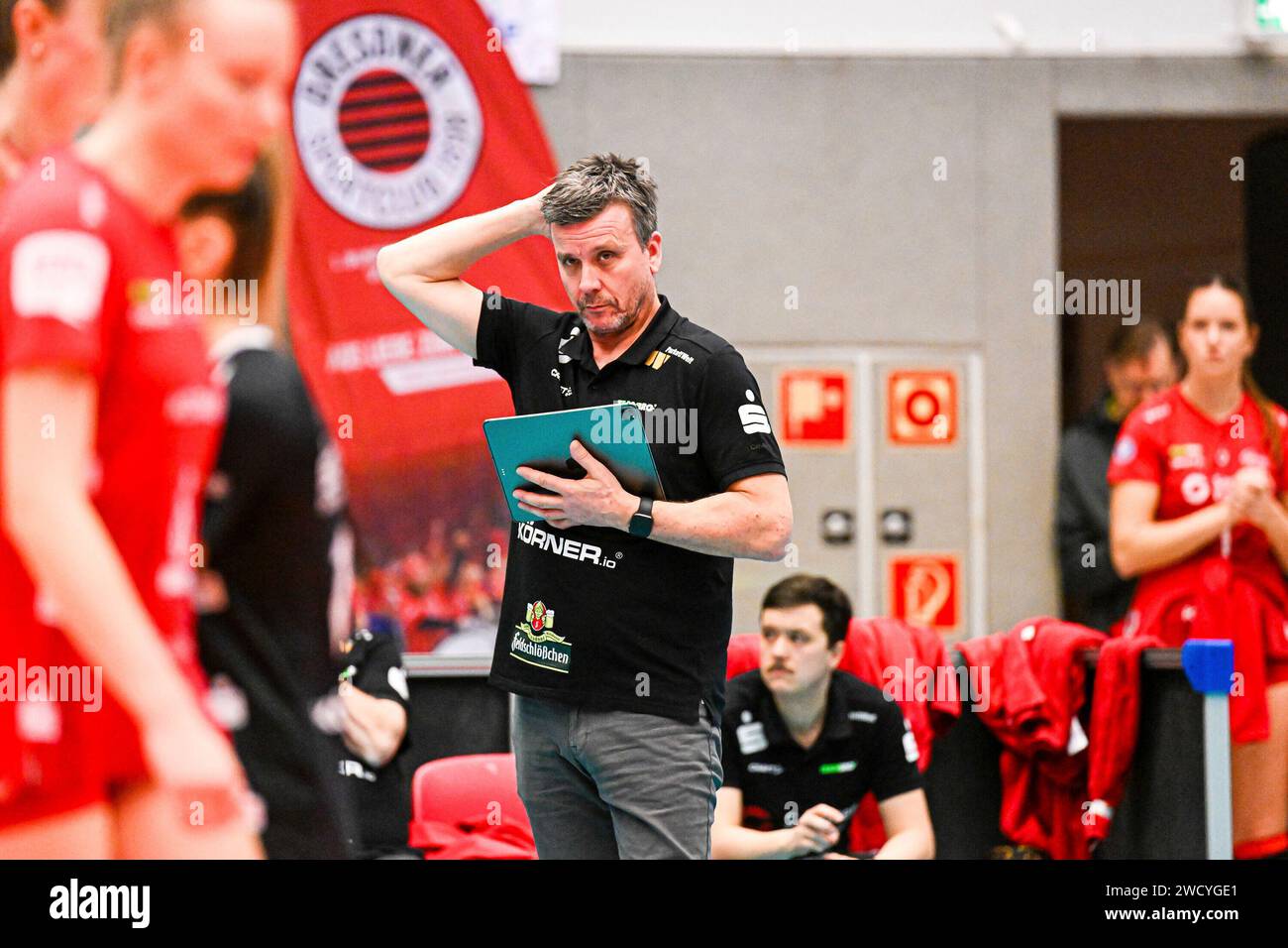 Dresden, Deutschland. 17th Jan, 2024. Alexander Waibl (Cheftrainer ...