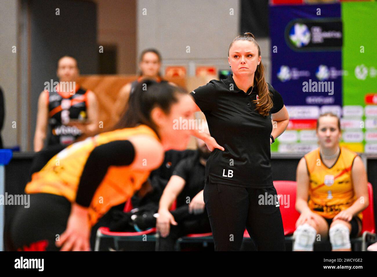 Dresden, Deutschland. 17th Jan, 2024. Lauren Bertolacci (Cheftrainerin ...