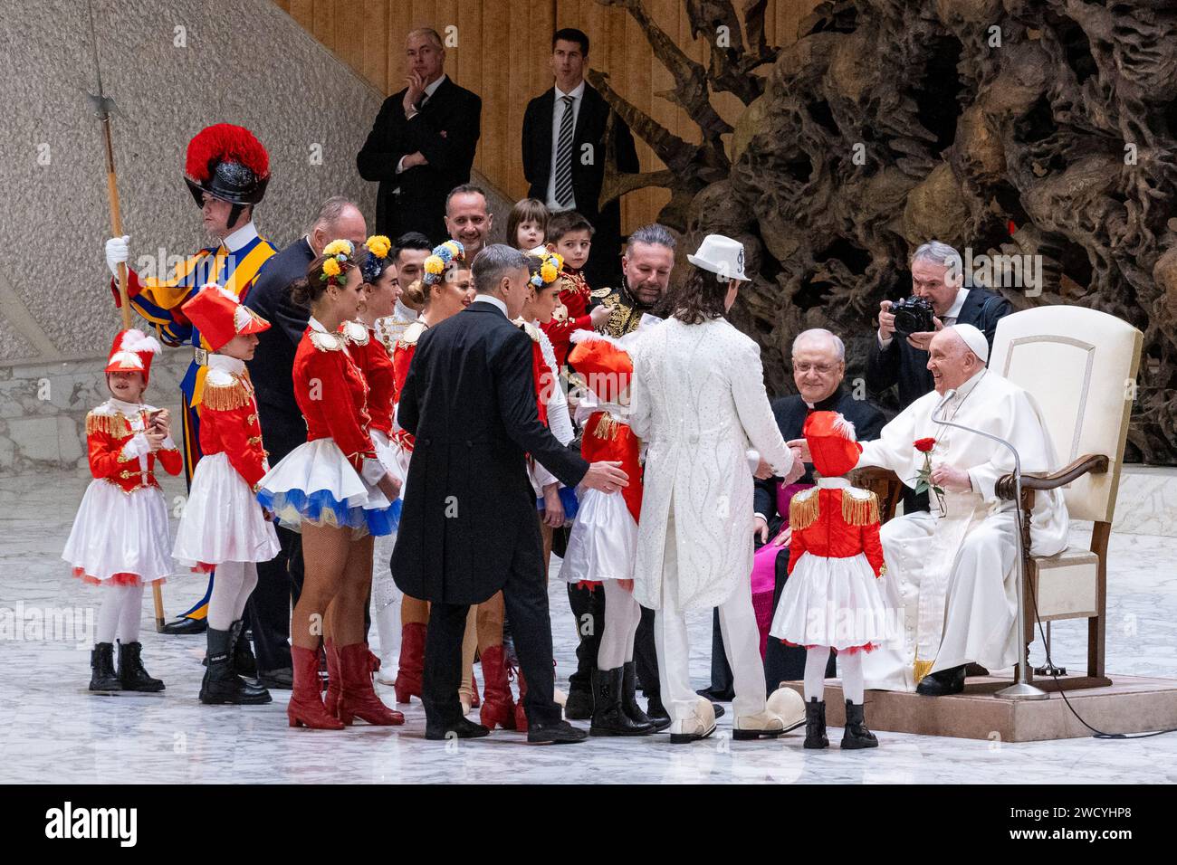 Royal Circus people and Circo Montico seen greeting Pope Francis during ...