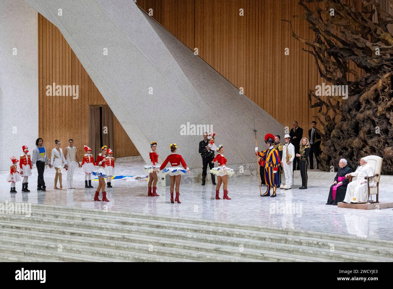 Vatican, Vatican. 17th Jan, 2024. Circus people of Royal Circus and ...