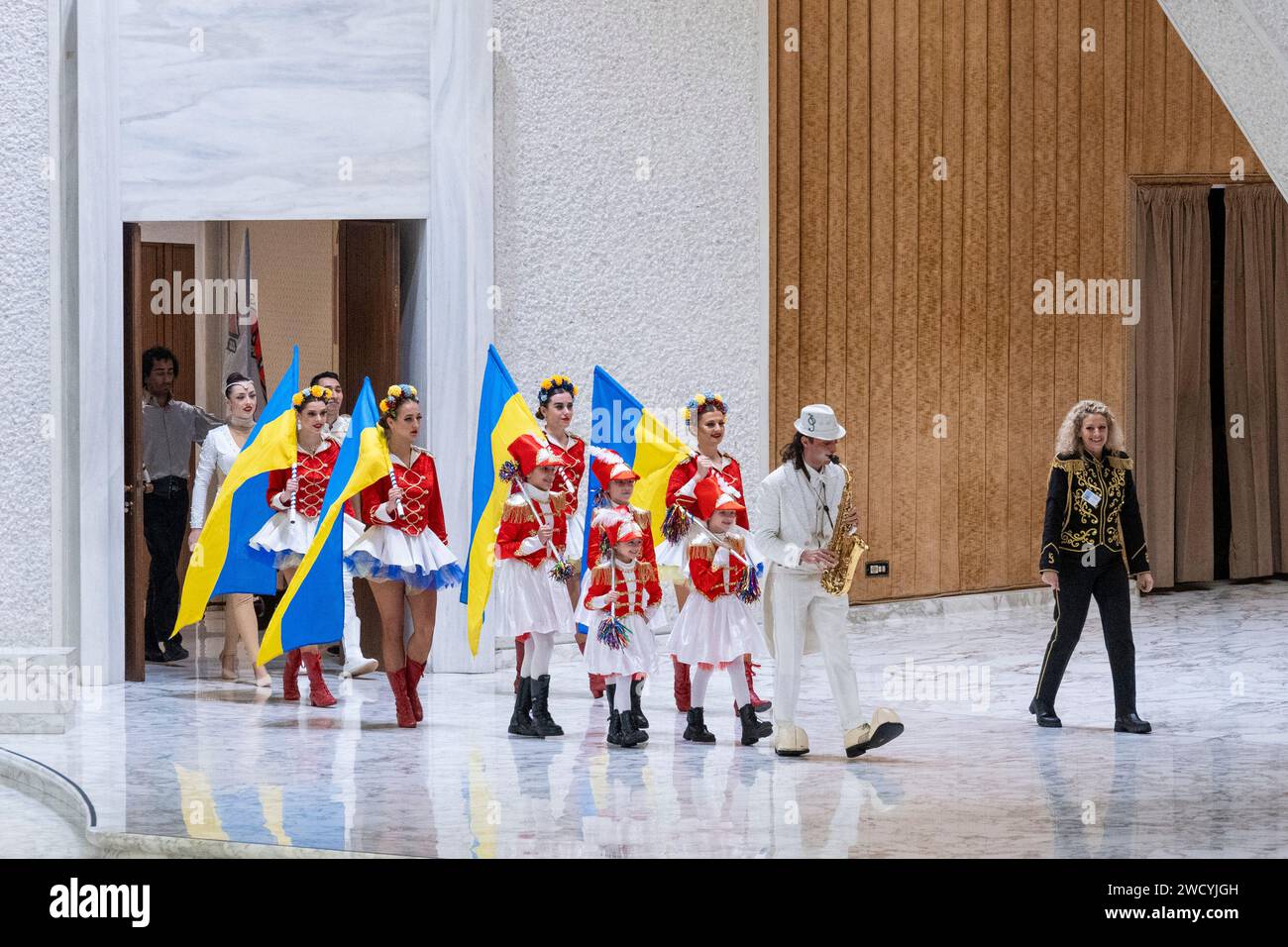 Vatican, Vatican. 17th Jan, 2024. Circus people of Royal Circus and ...